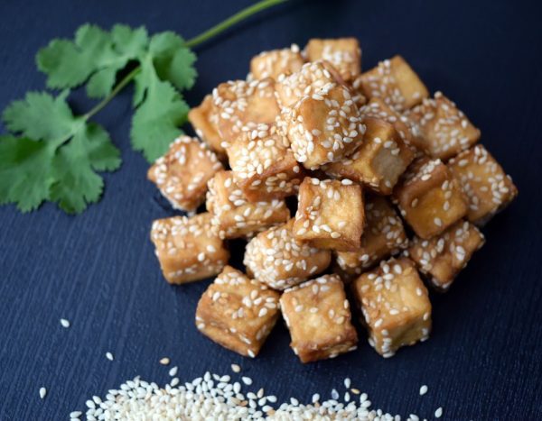 Mitä on tofu ja miten sitä käytetään? Katso tofu reseptit - Vegaaniruoka.fi